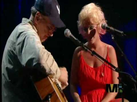 Pop singer Pink's dad, a veteran, wrote a song while in Vietnam. Have ...