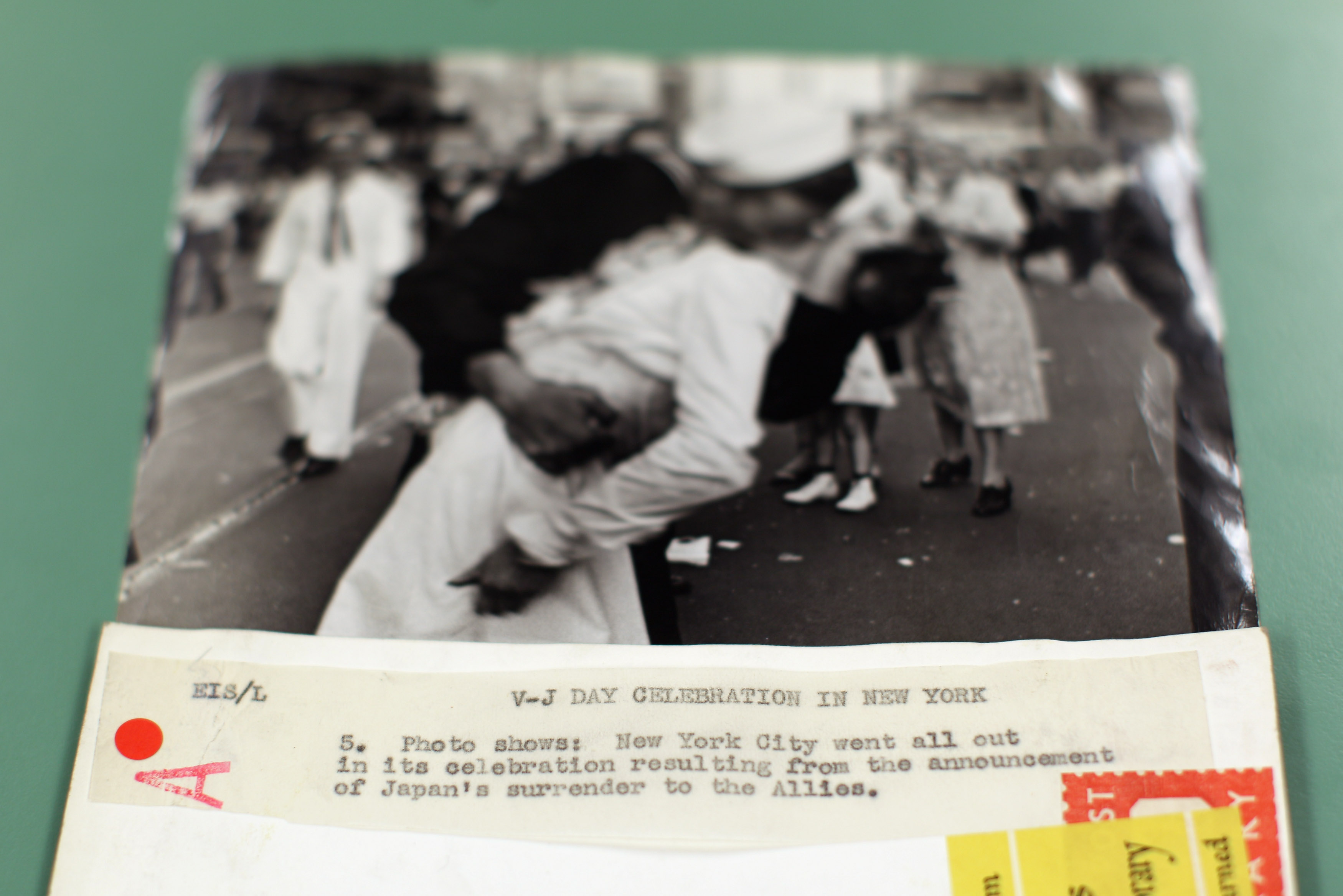 Woman in iconic WWII Times Square kiss photograph dies a ...