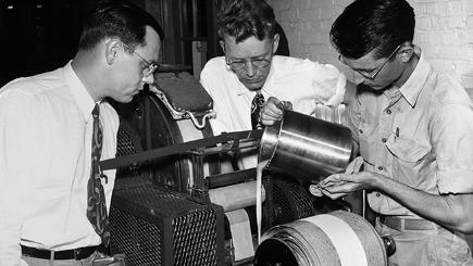 October 27, 1938: DuPont announces nylon as new synthetic fibre ...