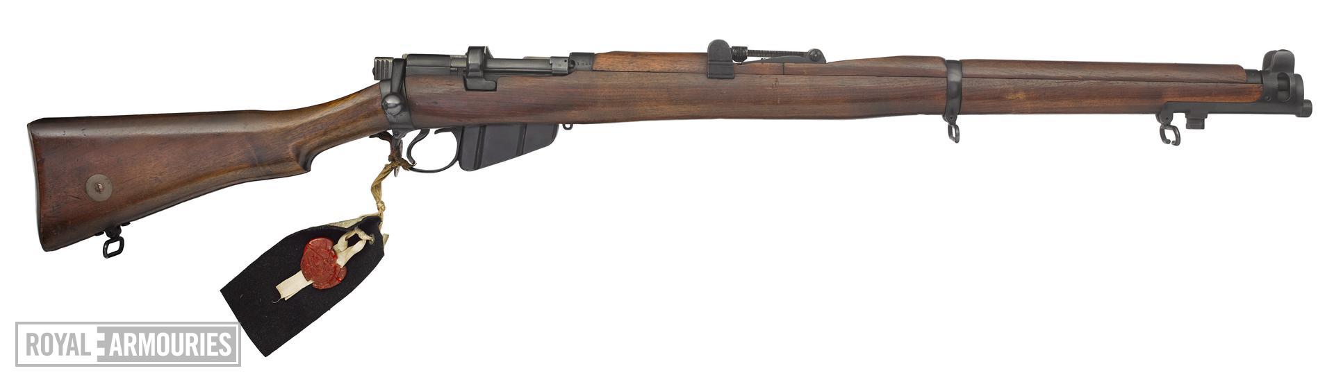 Short, Magazine Lee Enfield (SMLE) rifle and Pattern 1907 bayonet ...
