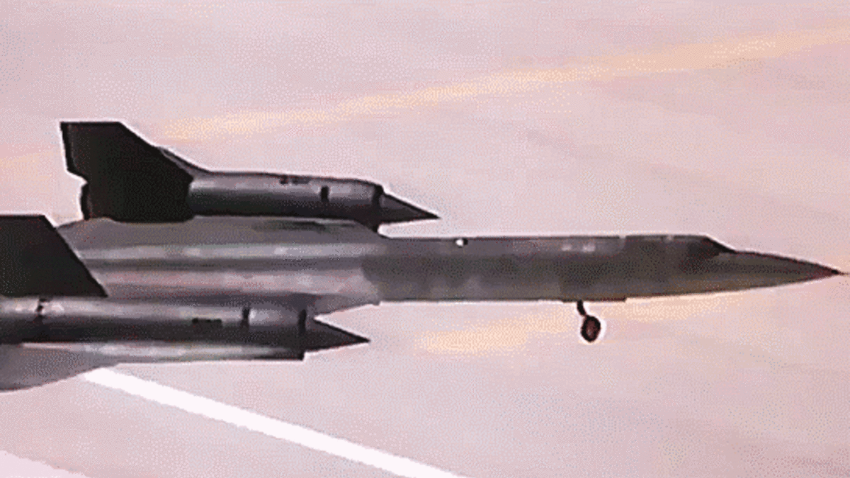 The SR-71 Blackbird's Most Spectacular Flyover Was Also Its Slowest ...