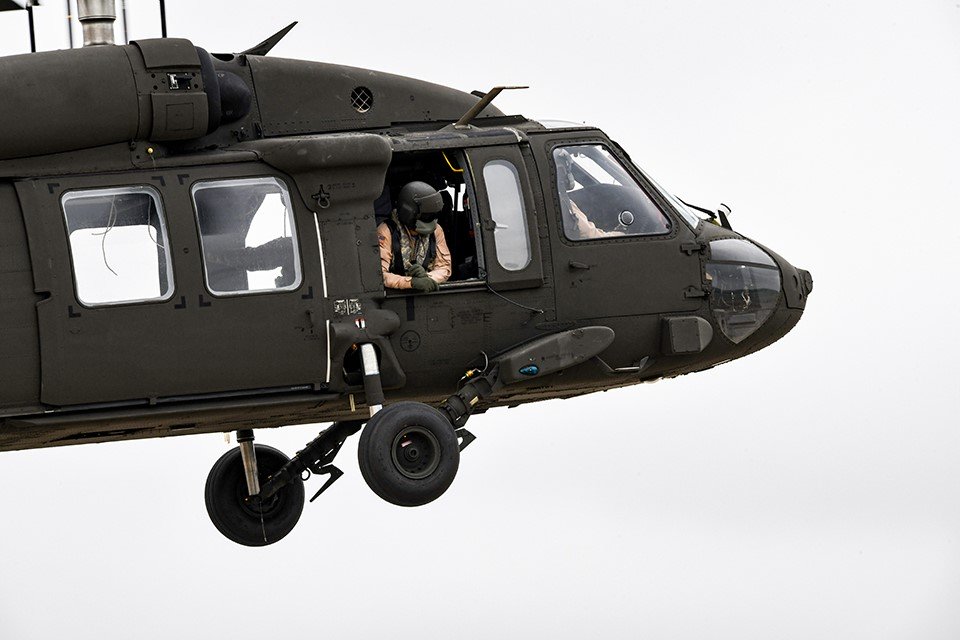 Watch the Army's first Victor-model Black Hawk fly with digital cockpit ...