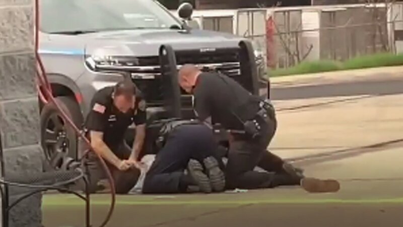 Viral video captures Arkansas officers beating man during arrest ...