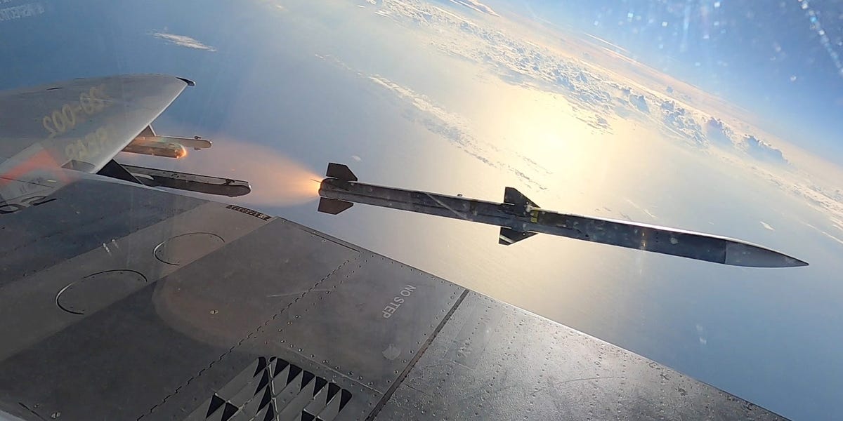 The US Air Force's newest fighter jet just showed off a new way to fire ...