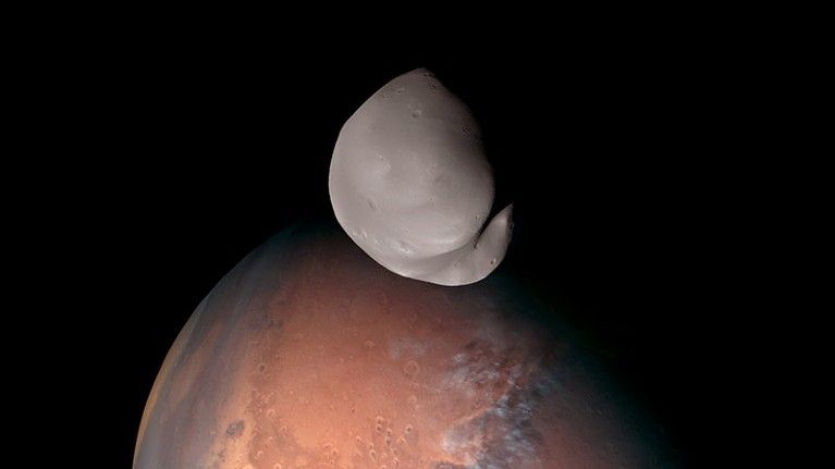 1st-ever close-up photo of Mars' moon Deimos reveals the Red Planet's ...