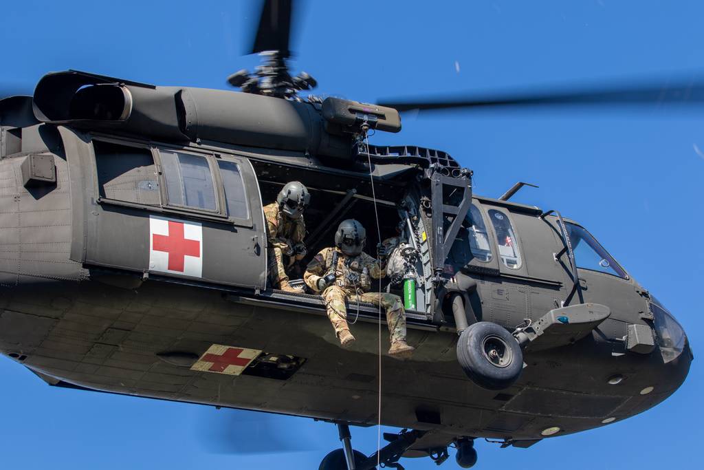 JBLM helicopter rescue unit at it again with ‘Lunch Counter’ hoist ...