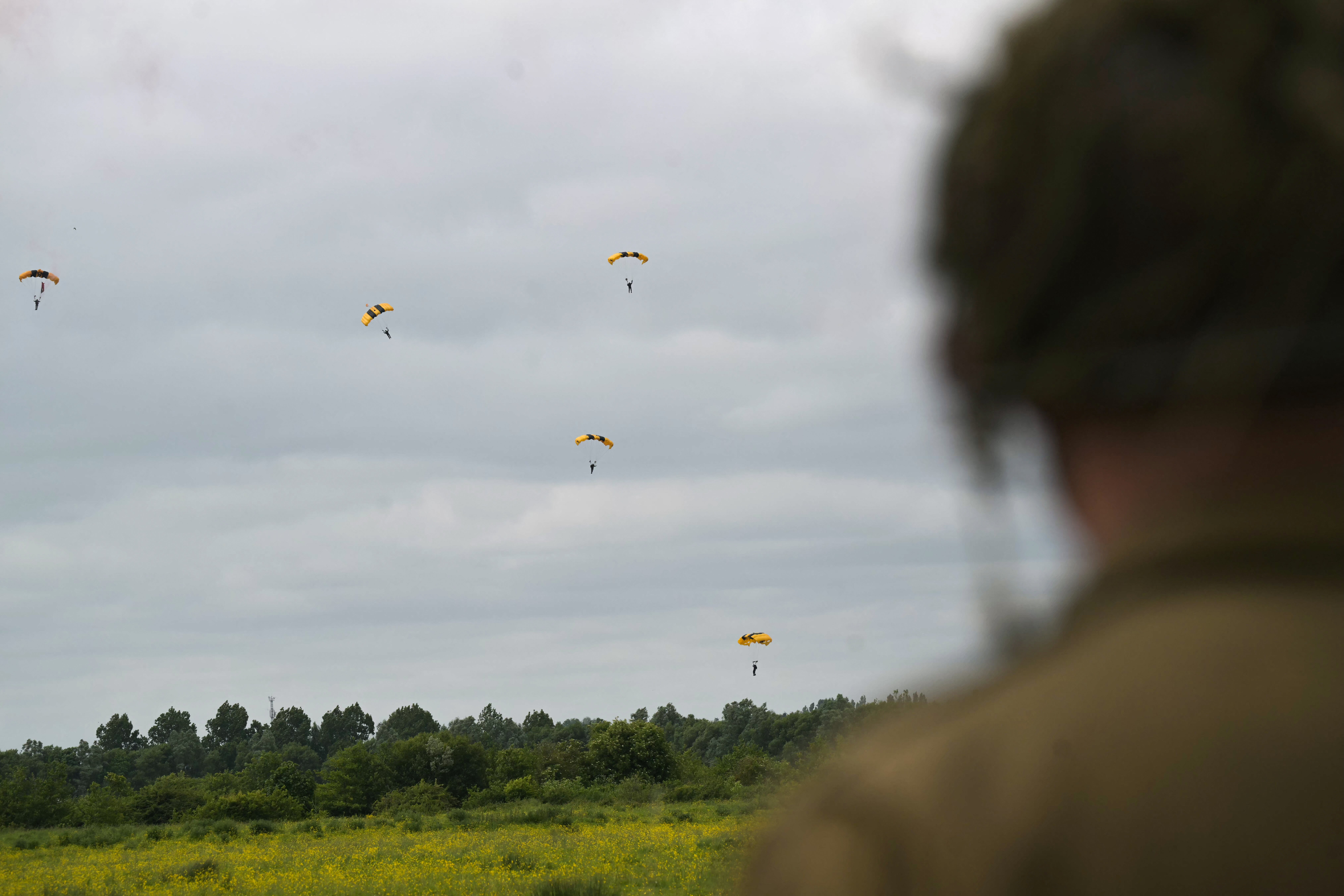 Veterans, civilians parachute over Normandy for D-Day 80th anniversary ...
