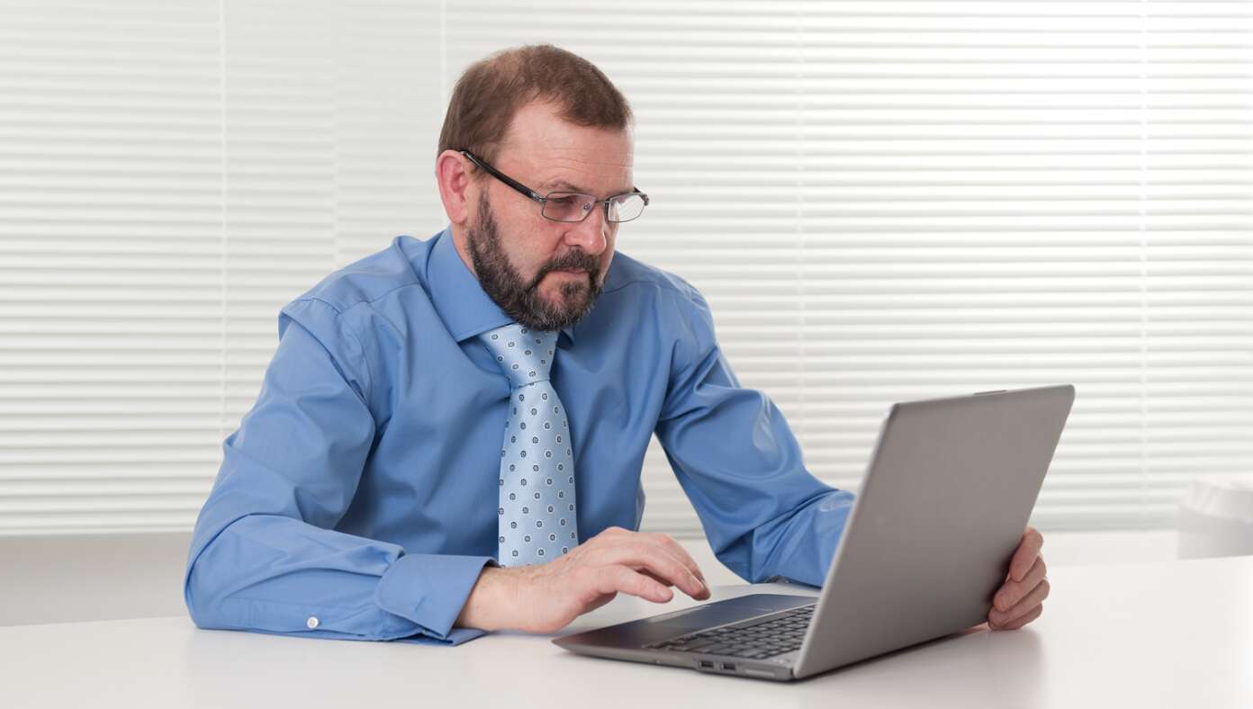 Entire Microsoft Network Goes Down After Greg Removes USB Device ...