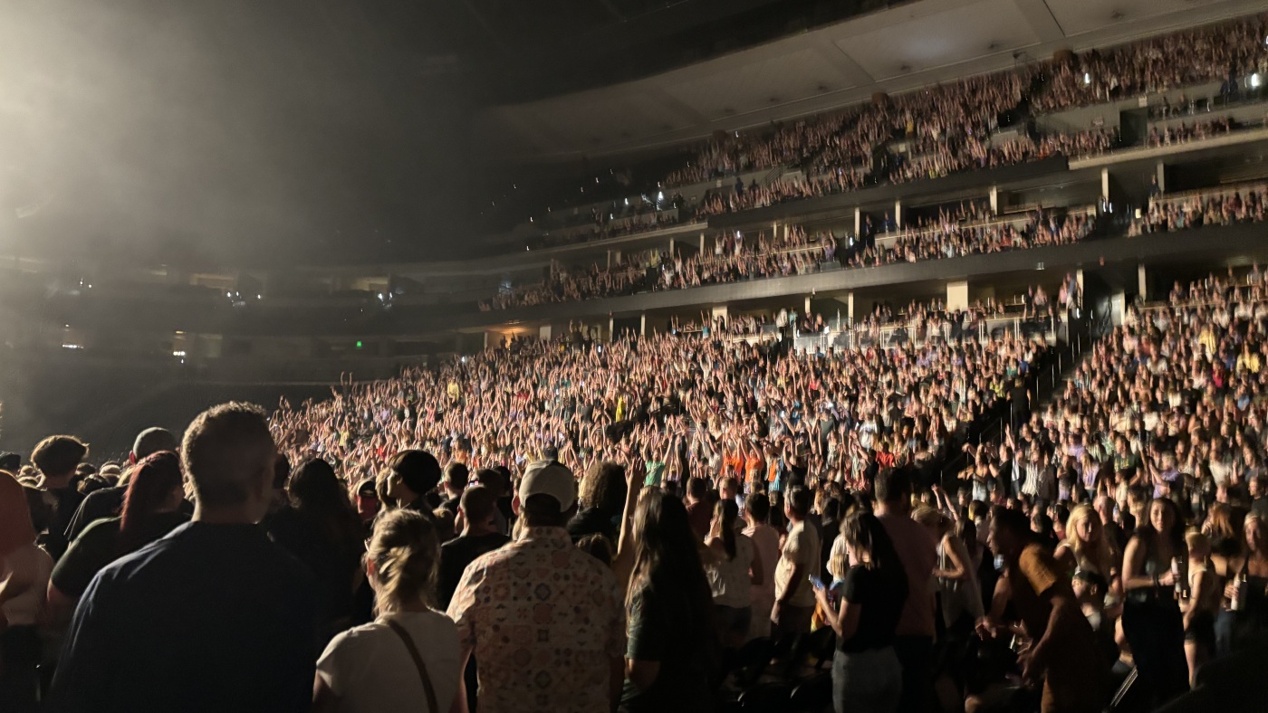 How one pop band is trying to turn concertgoers into climate activists ...