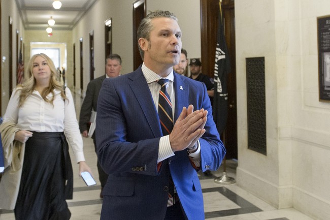 Elizabeth Warren Doubles Down on Discredited Smear of Pete Hegseth ...