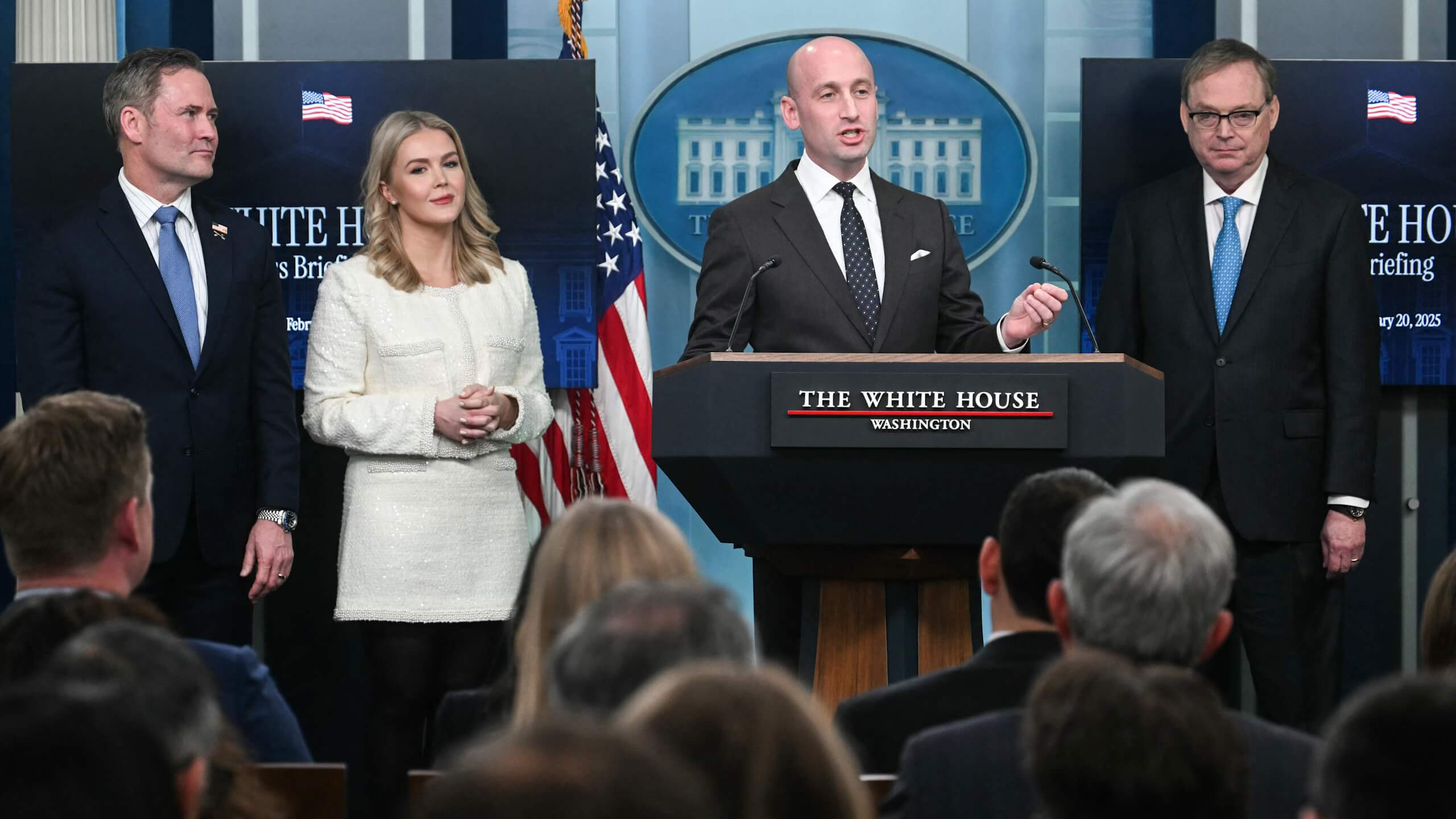 Stephen Miller REKT CNN over the legality of deporting alien ...